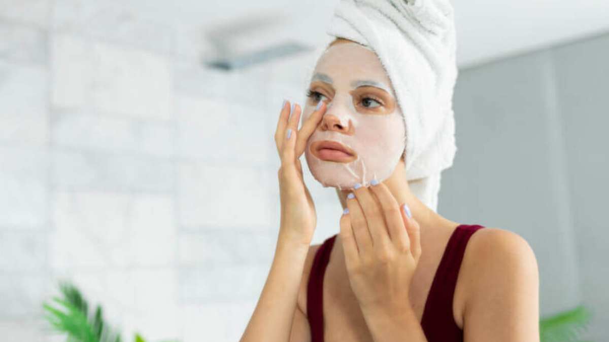 Face Care Tips: इस घरेलू नुस्खें से आप 15 मिनट में चेहरे की चमक को ला ...